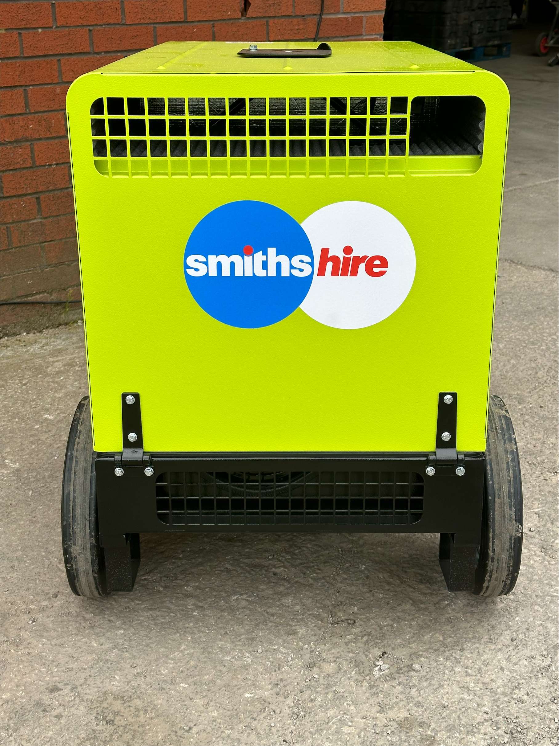 10 kVA Portable Diesel Generator (Single / 3-phase / AVR) | Smiths Hire